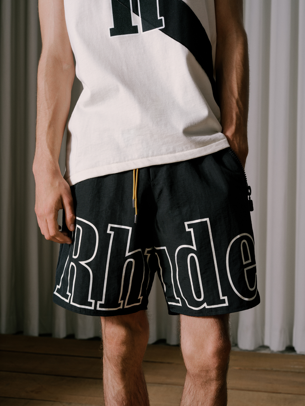 RH LOGO SHORTS – R H U D E